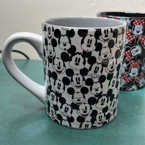 Disney | Kitchen | New 4 Ounce Disney Mickey And Minnie Mouse Mugs Set ...